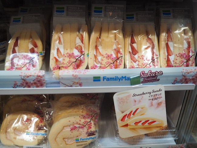 strawberry-sando-familymart | YOY Network